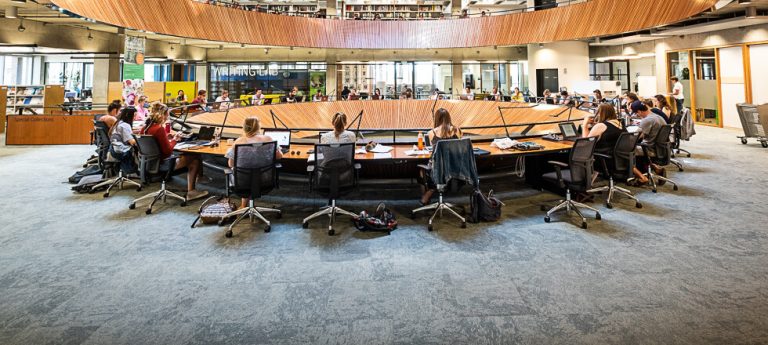 Wie heeft recht op een basisbeurs? - Studiekeuzekind